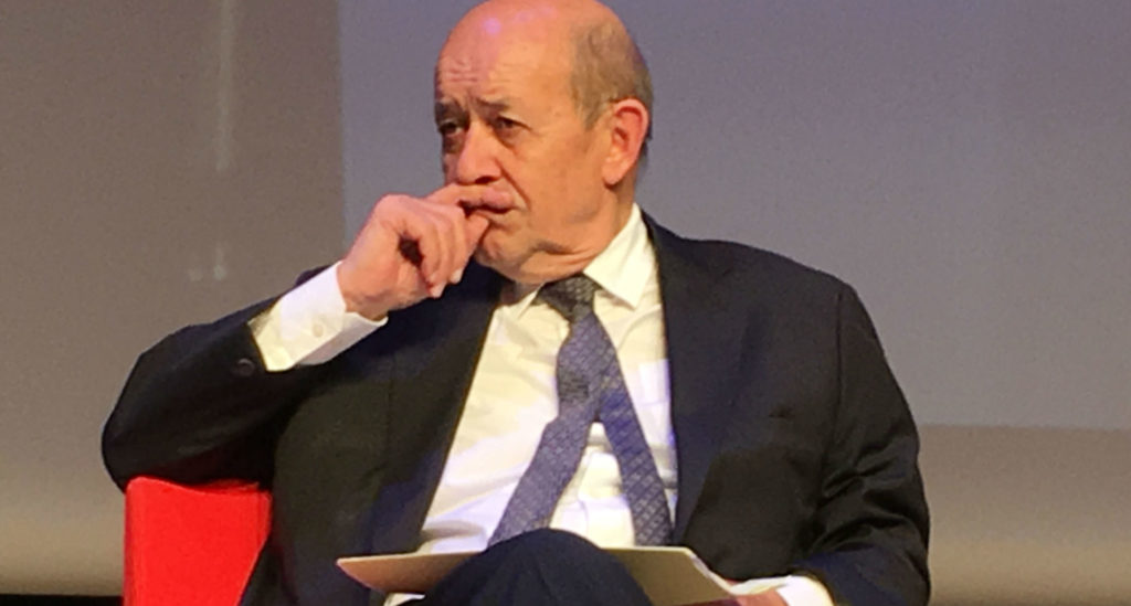 Le Drian se déplace à thecamp pour présenter la stratégie ...