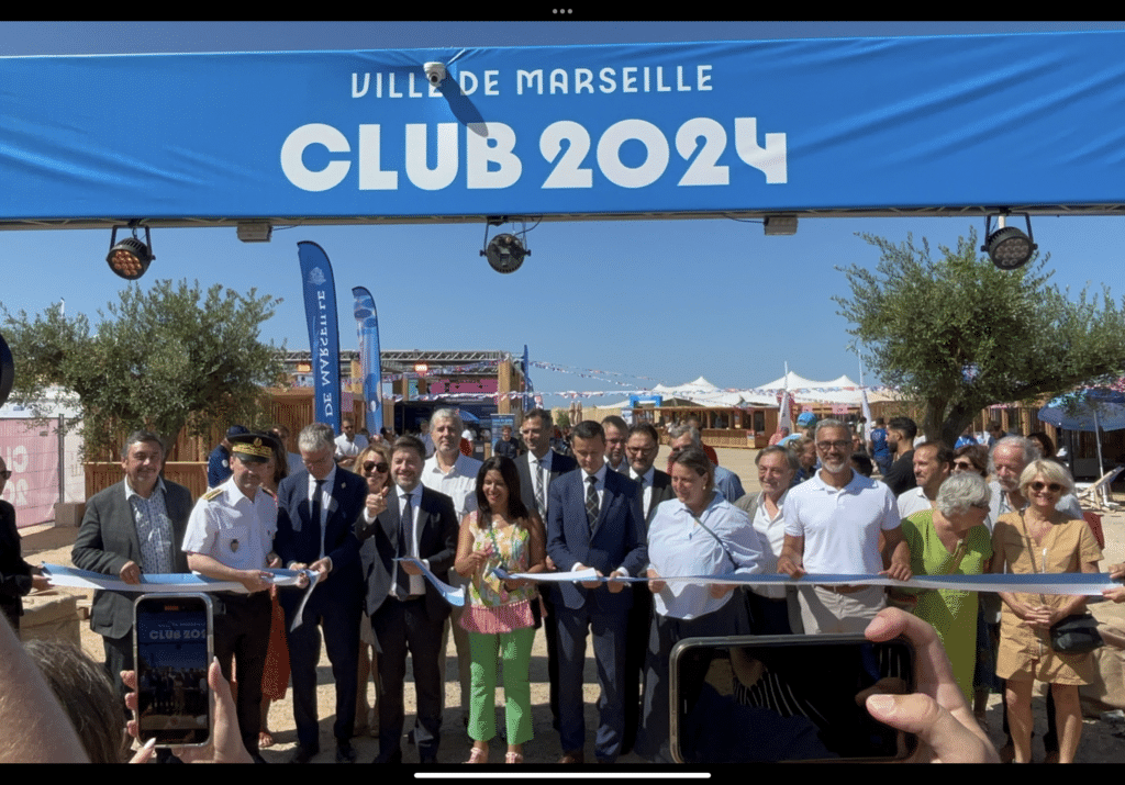 Benoît Payan fait visiter le « Club 2024 », le village olympique de ...