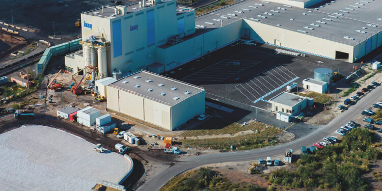 Knauf inaugure son usine de plaques de plâtres à Fos