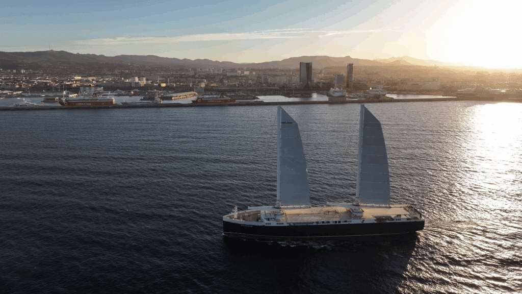 Neoliner Origin, cargo à voiles de Neoline (Nantes), fait étape à ...